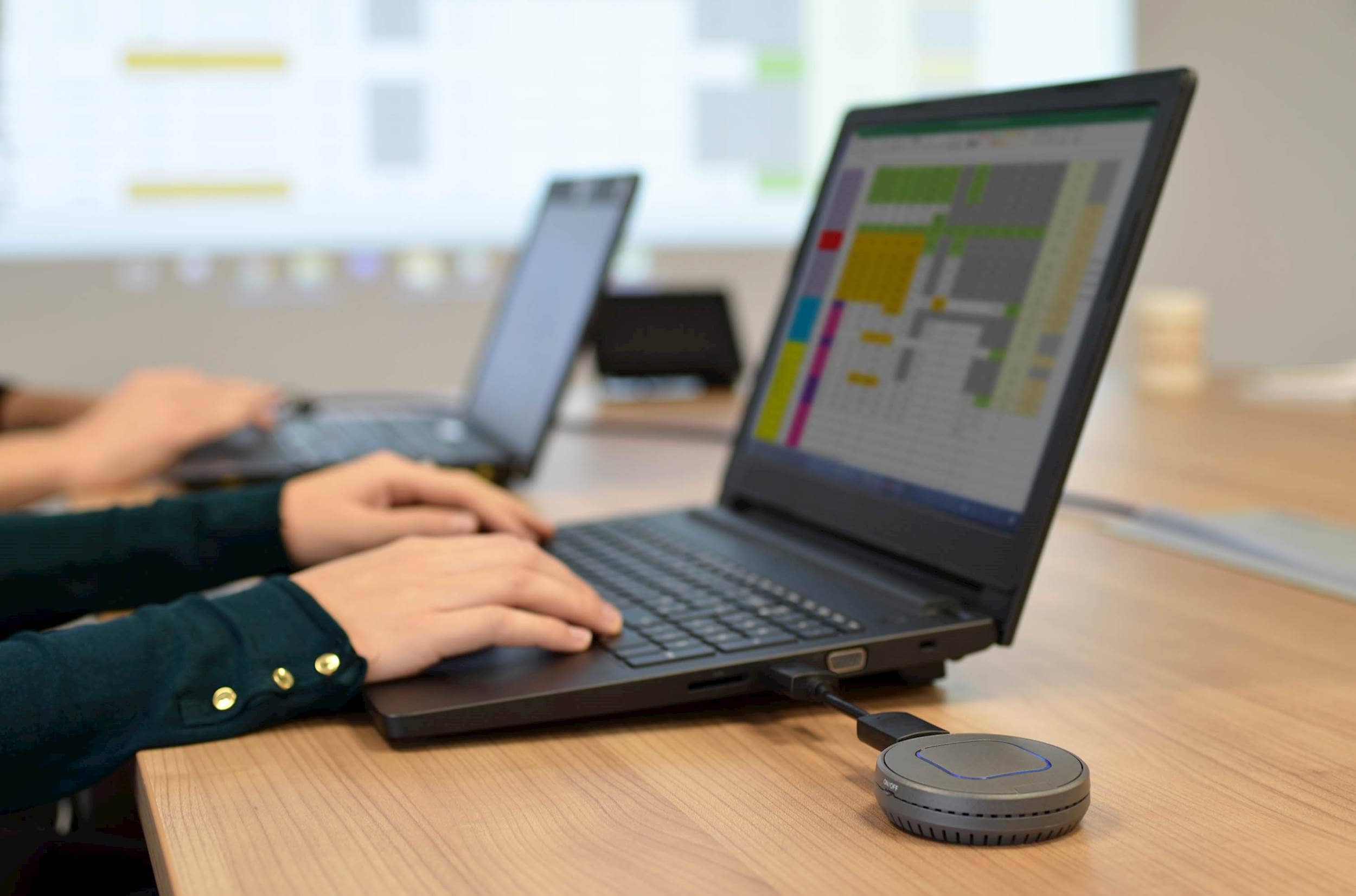 QuickCast starter kit Presentations made simple! | Optoma Europe